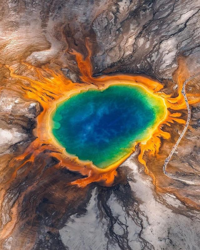 Colors of Yellowstone🫶 Have you been? 📸 @alberthbyang [1-6] which one ...