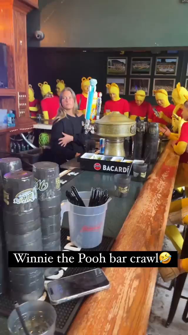 Imagine pulling up to the bar and seeing this😭 (Via: @tricia_wolf ...