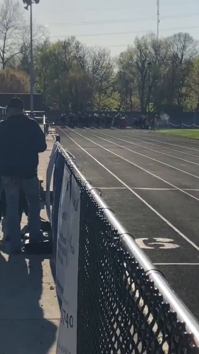 Lost *track* of where he was 🏃💨 . . #afv #race #track #sport #run #fail ...